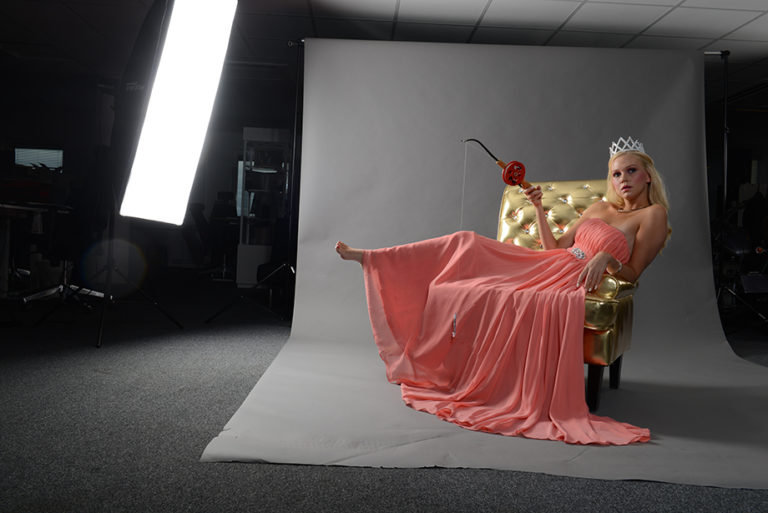 The Story Behind “The Princess And The Golden Chair” Artwork by Johan ...